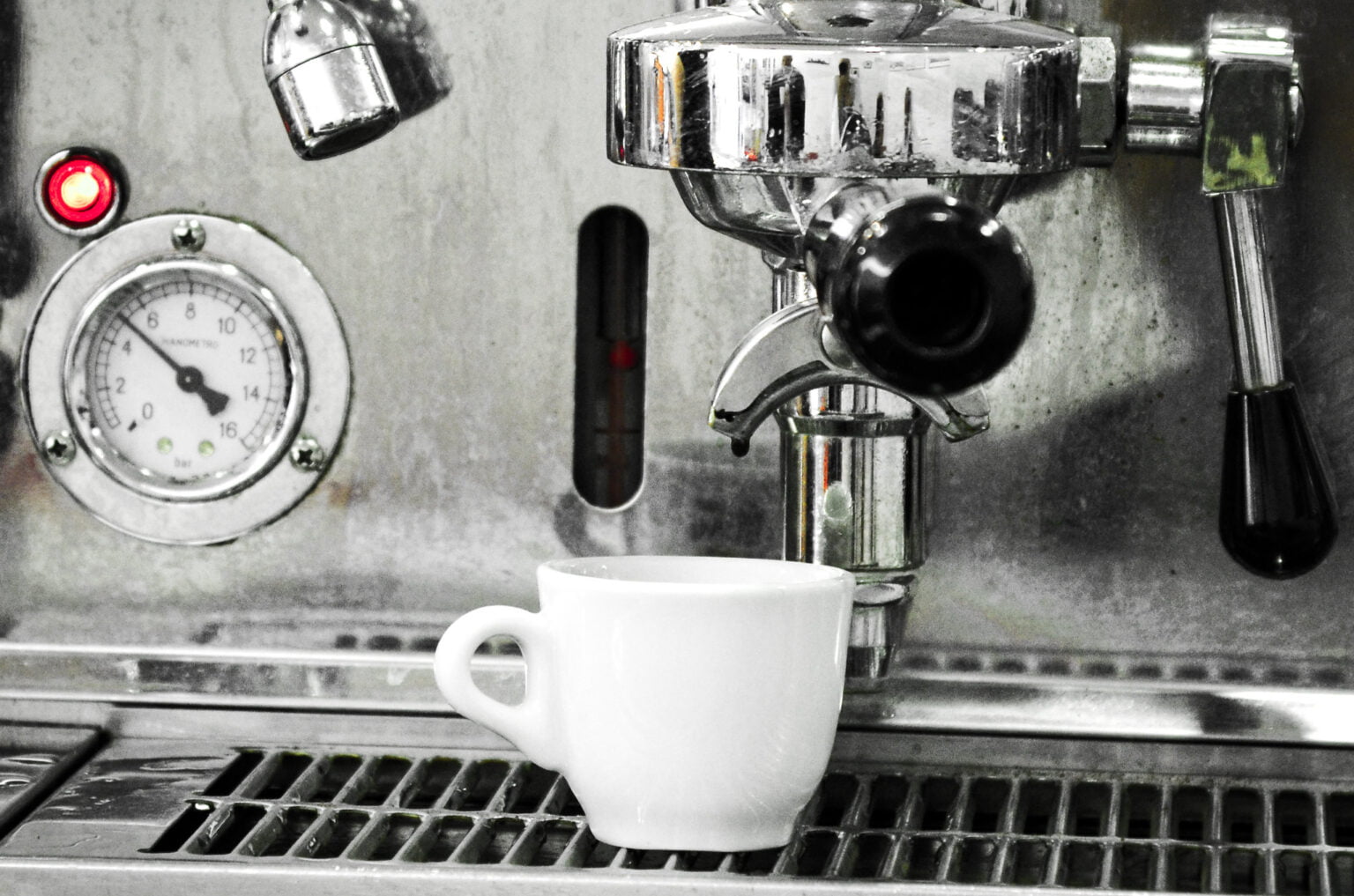 History and evolution of the Italian espresso machine